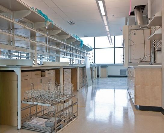 New Molecular Science Research Building Opens State-of-the-Art Labs at UW